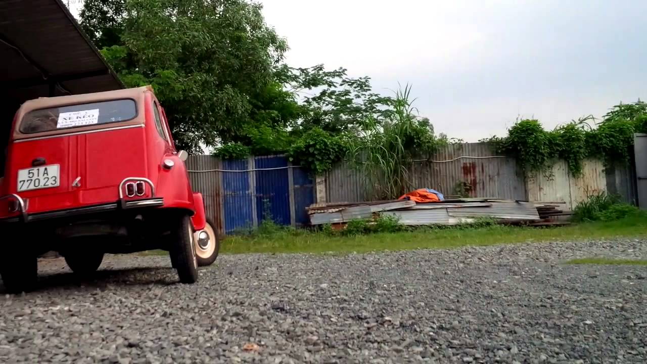Citroen 2CV Drifting - YouTube