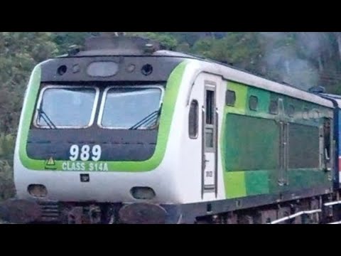 Sri lanka train class s14 in bandarawela station - YouTube