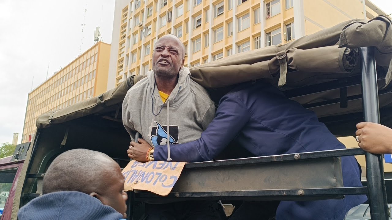 RAILA PROTESTOR GETS ARR£ST£D IN NAIROBI CBD AS MAANDAMANO STARTS - YouTube