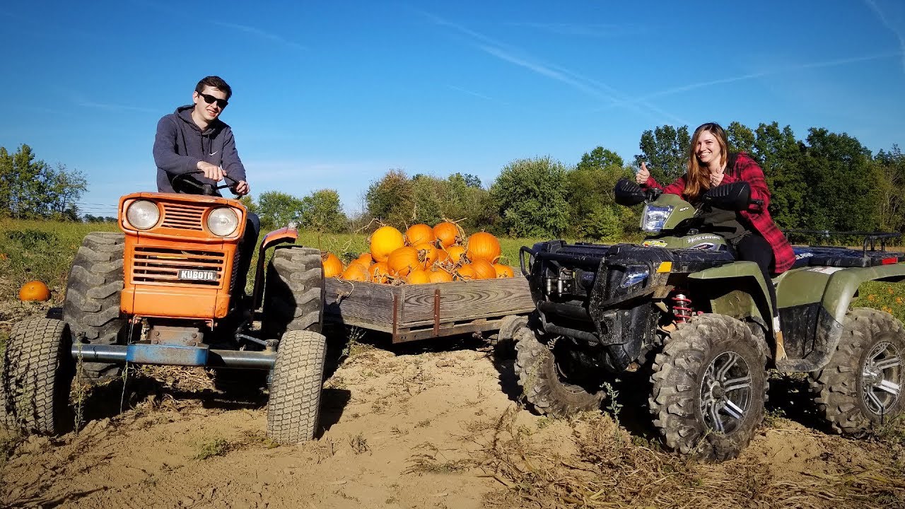 PICKING AND HAULING PUMPKINS w/ 1975 Kubota Tractor & The Beast! VLOG ...