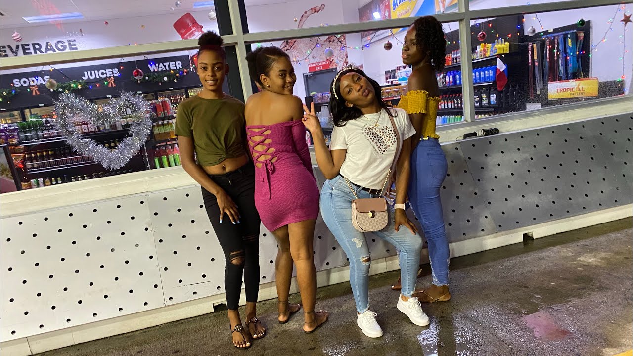 Girls Night Out || Living room restaurant// Ribbiz || Kristen Thomas ...