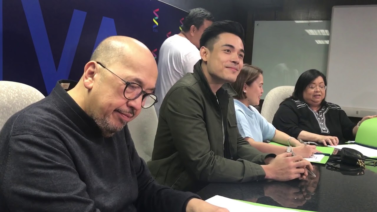 XIAN LIM: Actual contract-signing with VIva's Vic del Rosario and ...