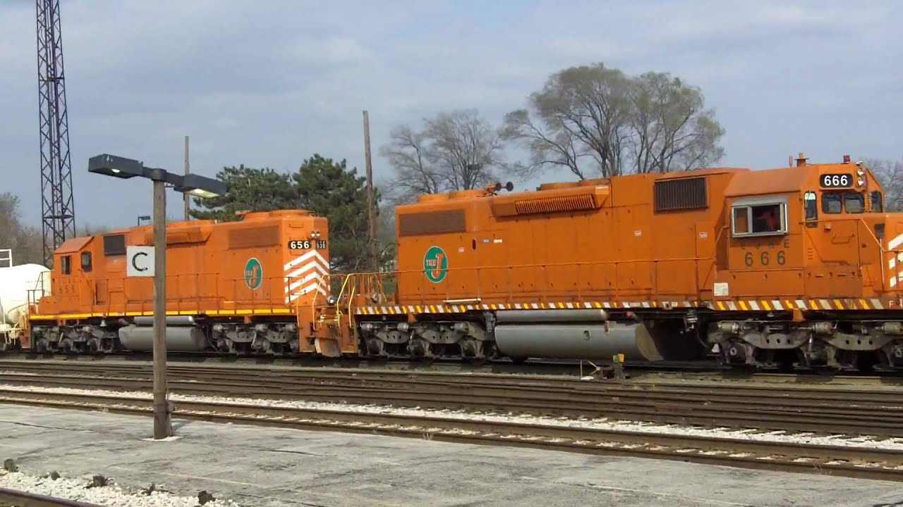 EJE 666 "Devil Unit" switches CN Markham Yard - YouTube