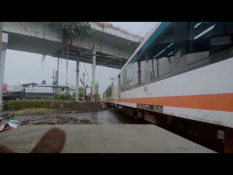 Detik-detik KA Bandara Bersilang di JPL 77A: Suara Semboyan 35 yang Menggelegar!\