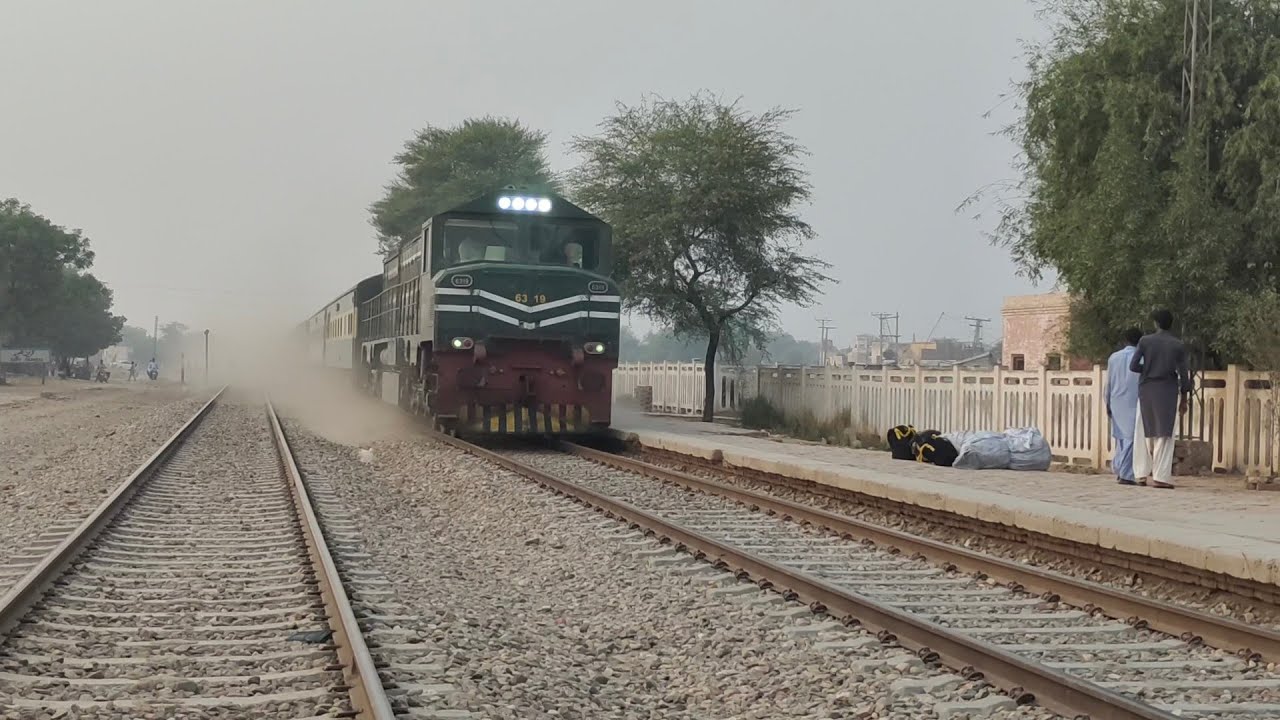 Have the people of Shalimar express gone crazy? Fast Train 3 hours late ...