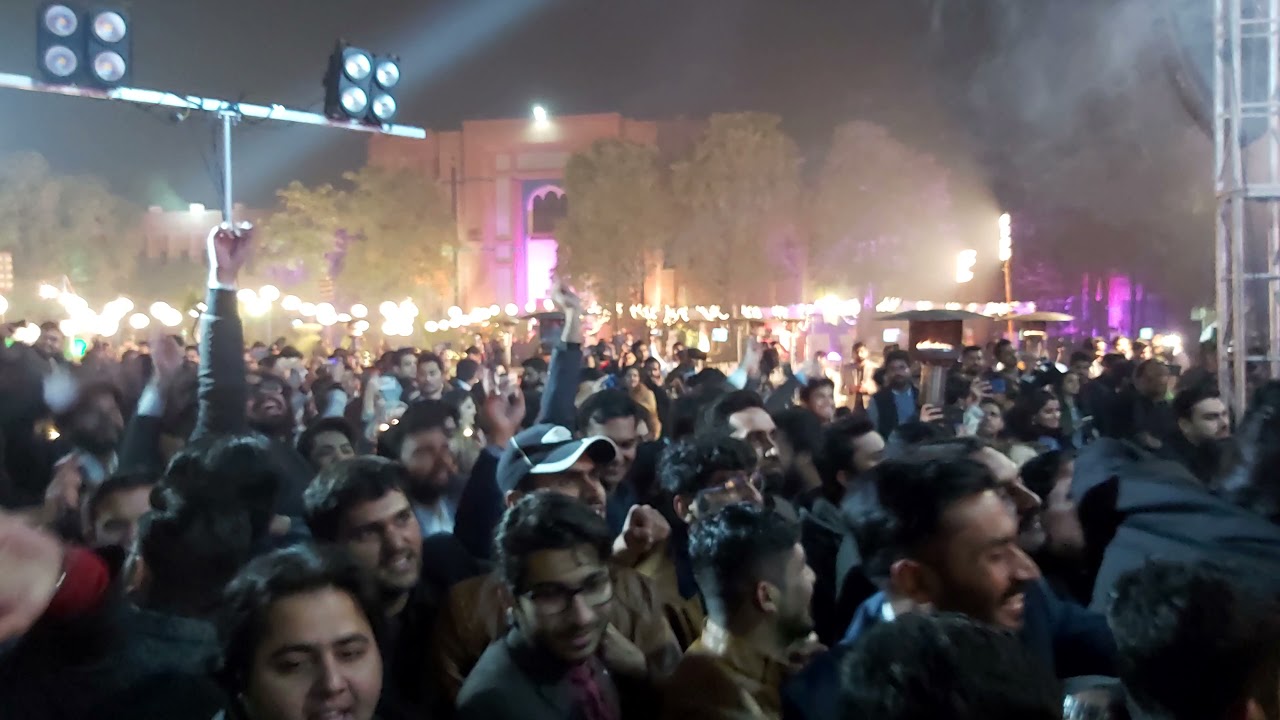 Abrar ul Haq in HOMECOMING at Fast University Lahore(Jatt charya ...