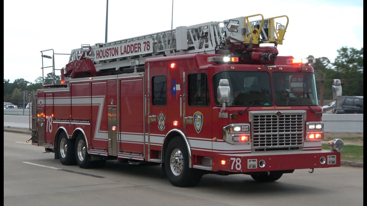 Apartment Fire Response - [Houston Fire Department] Stations 69, 78, 10 ...