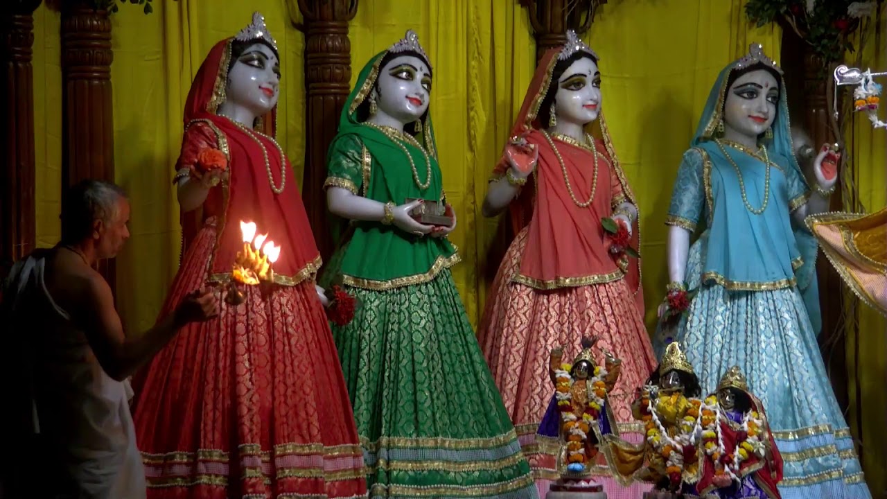 Mangal Aarti Deity Darshan on Rasa Purniman Day in Mayapur. 2018 - YouTube