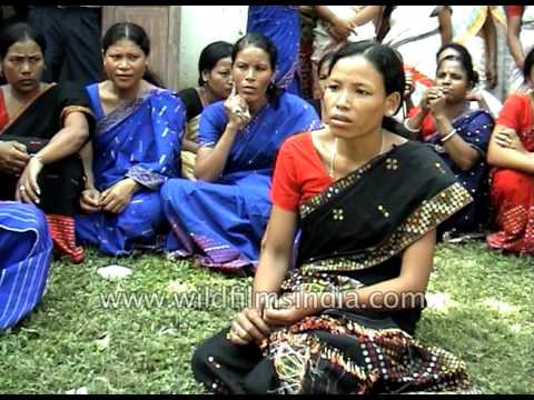 Tant Saree weaver women in Assam - YouTube
