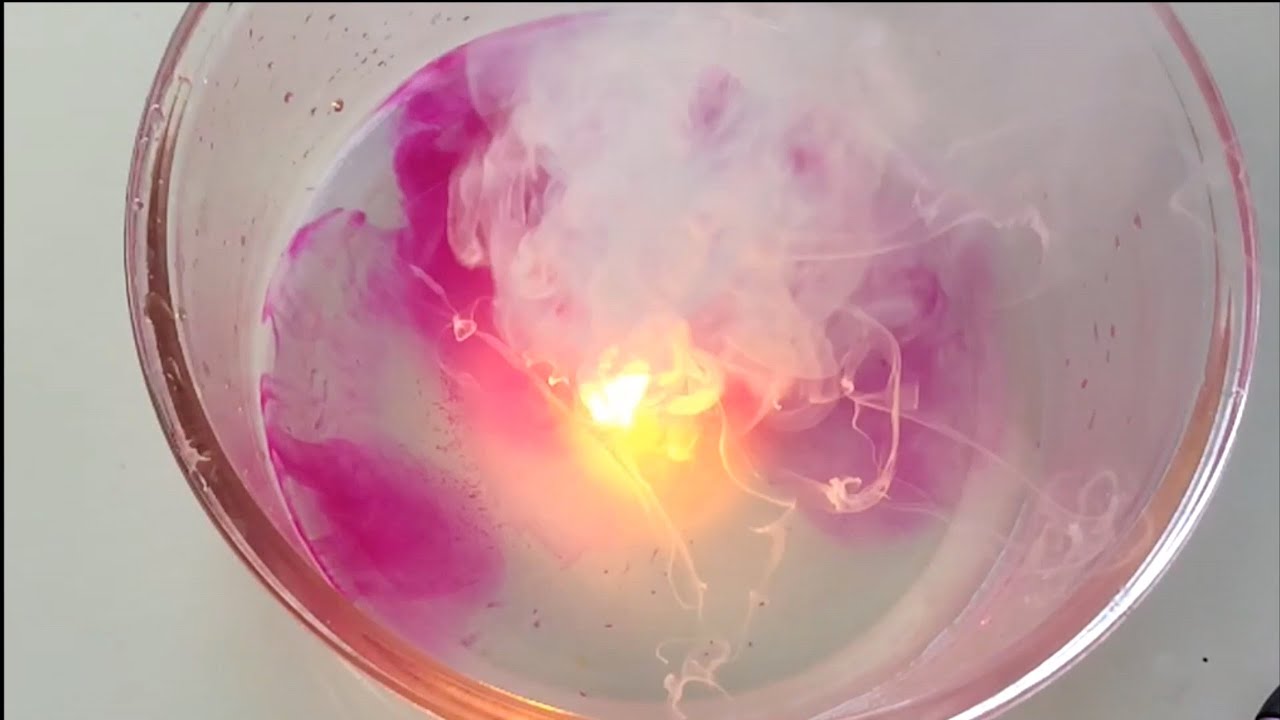 Alkaline metals with water, Li Na K, métaux Alcalins - YouTube