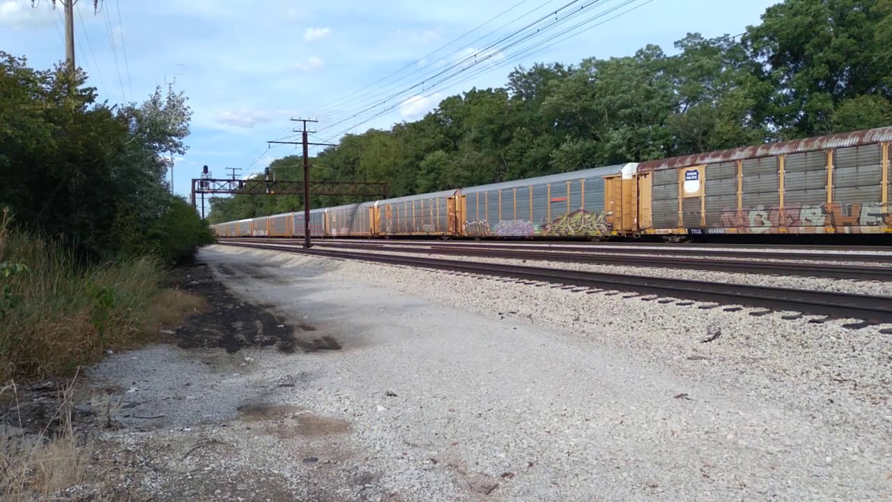 Metra EMU passing near Markham Yard. - YouTube