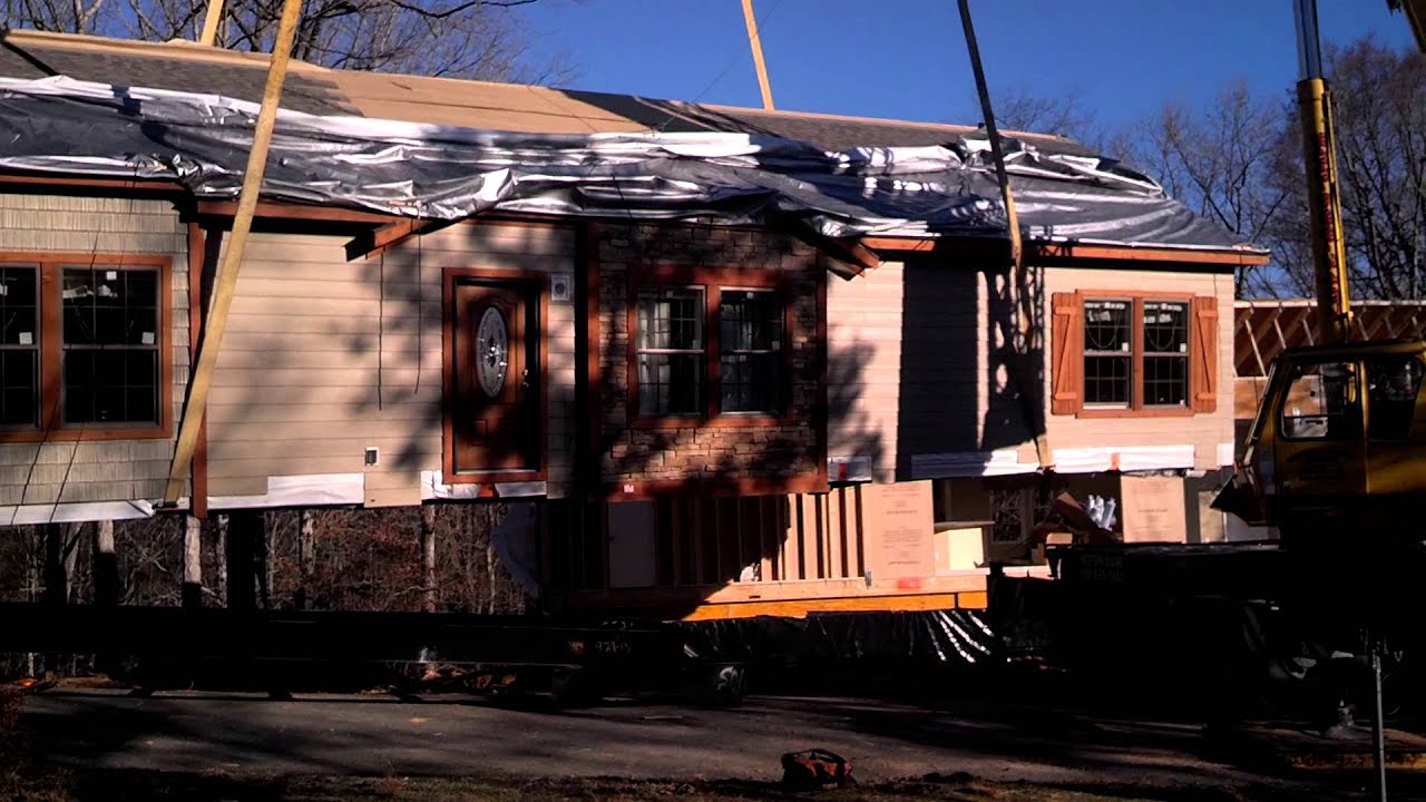 Setting a modular home with a crane - YouTube