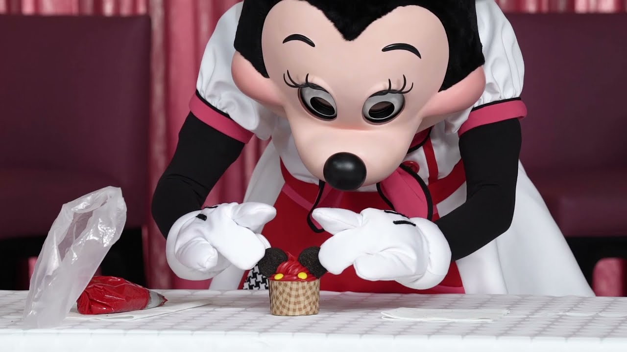 Minnie Mouse and Chef Magaly Celebrate National Cupcake Day - YouTube