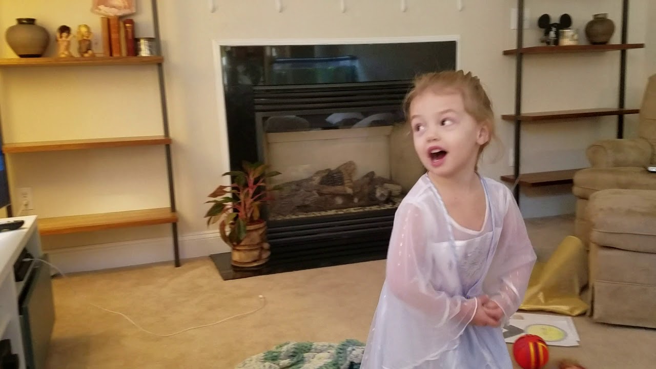 Haddie dancing/singing to Into the Unknown - YouTube
