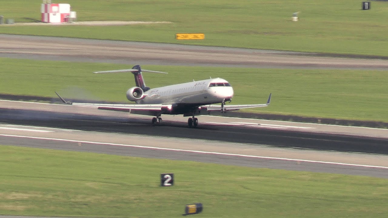 ANOTHER DELTA BUTTER LANDING! Delta Connection CRJ Arrives Atlanta ...