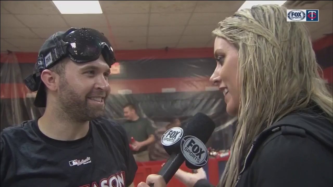 Twins' Brian Dozier can't stop smiling - YouTube
