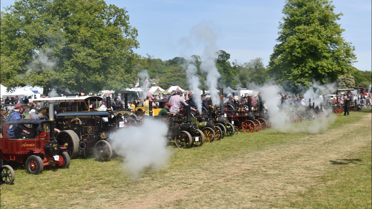 Miniature Steam Engines Entering and Exiting + Whistle Blow ...