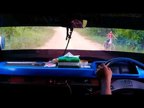L300 enggal jaya ...ugal ugalan neg dalan sempitt..