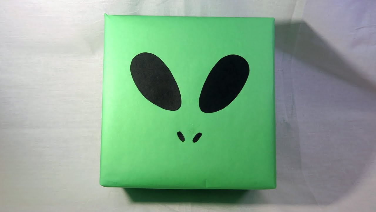 Simple Alien Gift Wrapping - YouTube