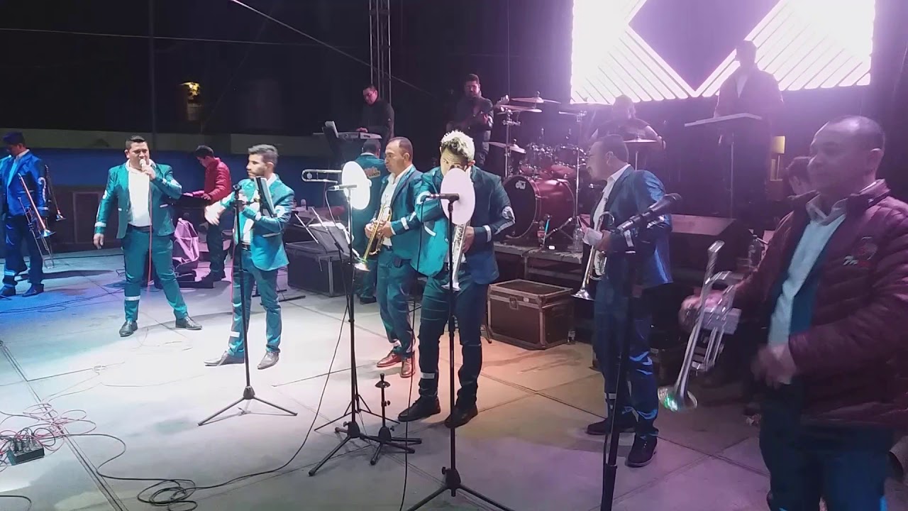 Vive lo más nuevecito de la CHARANDA BAND desdé ATECUCARIO MICH - YouTube