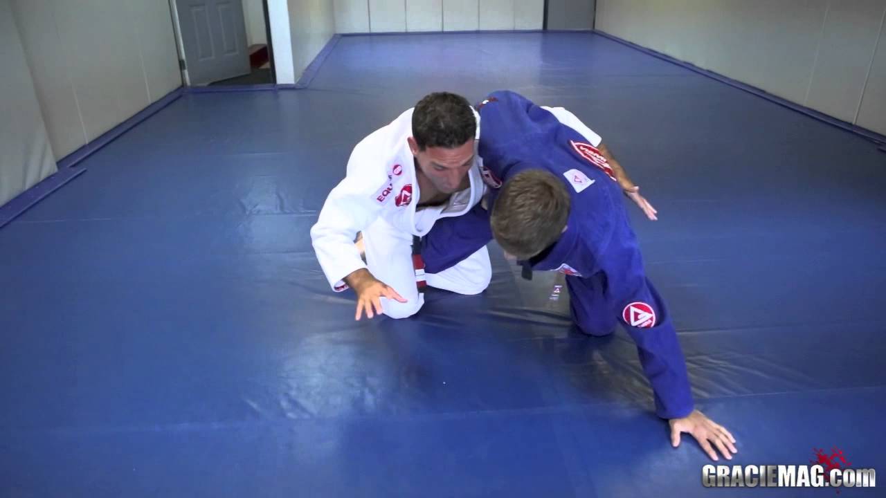 GMA: Joe Scarola teaches two positions from the half-guard - YouTube