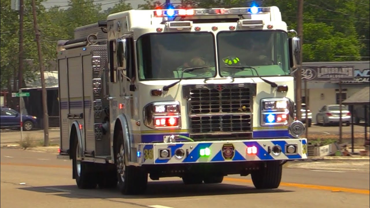 Bergheim Volunteer Fire Department Engine 33 Responding Code 3 - YouTube