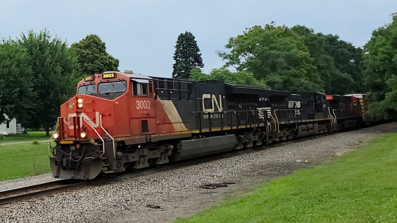 Canadian national westbound M397 3003+NS 4721+2941 Bancroft Michigan July 19 2025 - YouTube