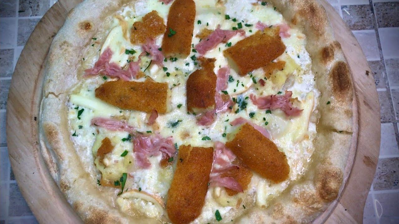 Pizza Napoletana fatta con il forno di casa - Pizza Fiocco con crocchè ...