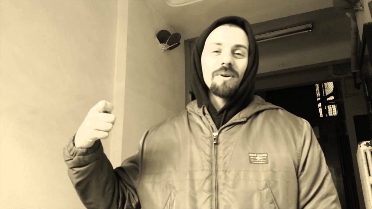 Dragonu' AKA 47 urează "Sărbători Fericite" @ HipHopNews.RO - YouTube