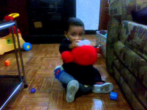 bebe baila con elmo - YouTube