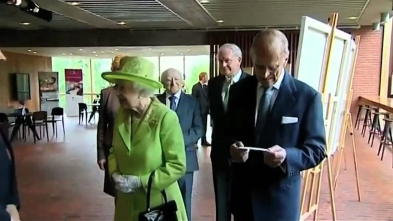 Exclusive: Queen's handshake with Martin McGuinness - YouTube