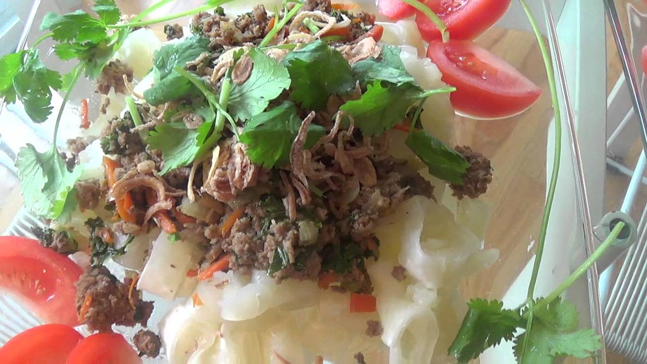 Vietnamese Steamed Rice Rolls (Banh Cuon) - YouTube
