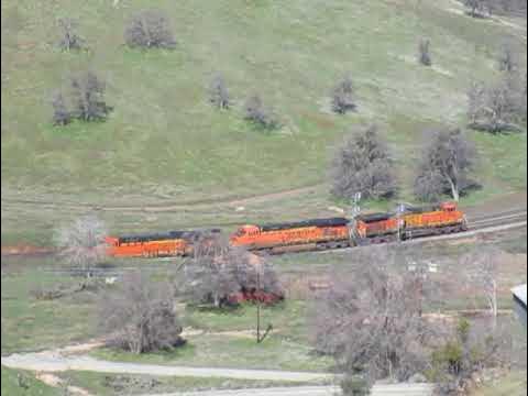 Tehachapi Loop BNSF mixed freight train - YouTube