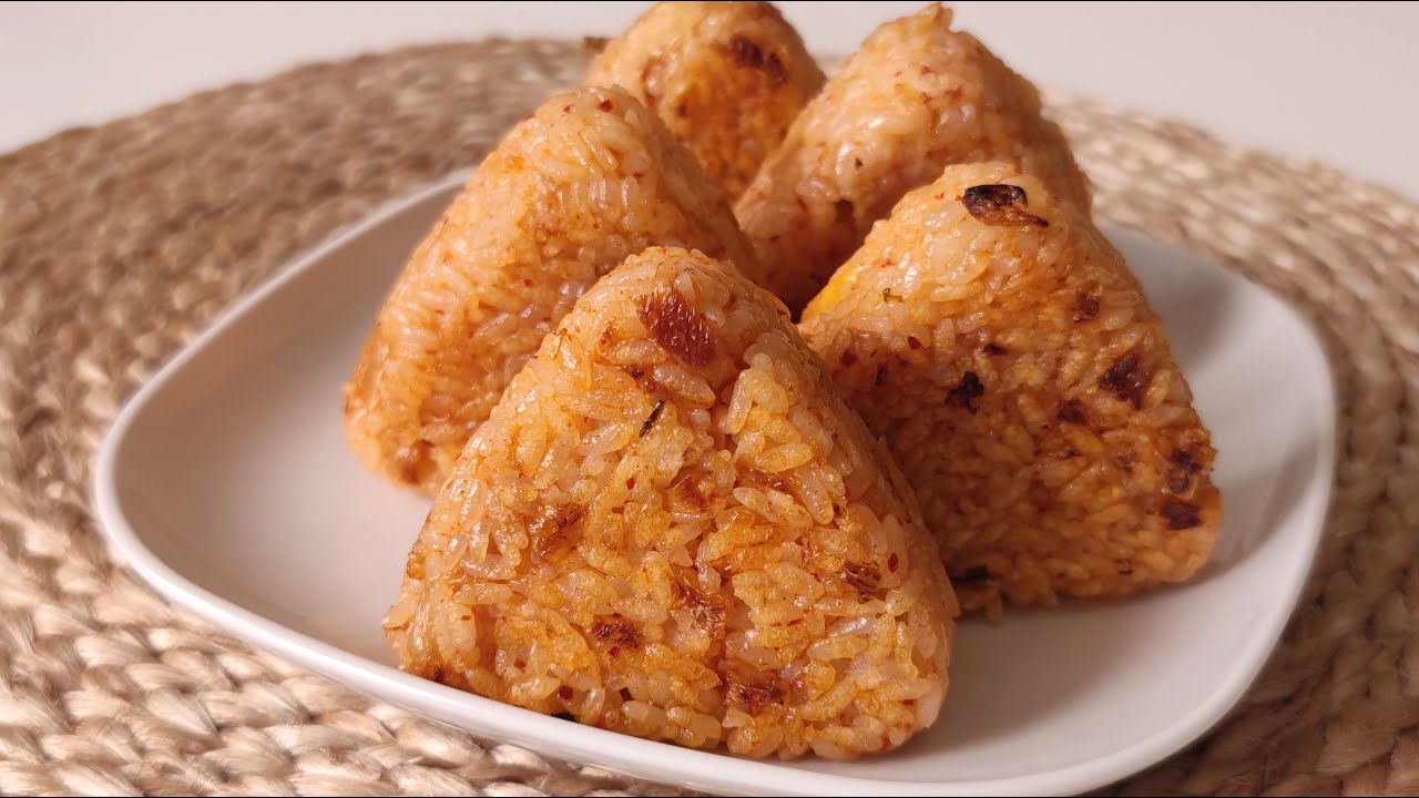 How to make yaki onigiri | Grilled kimchi onigiri with cheese - YouTube