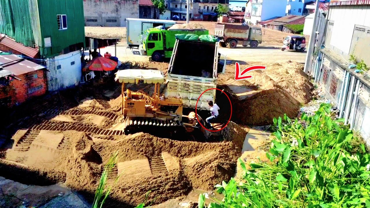 Continue incredible by Mini bulldozer Pour Sand Clear Trash in Water ...