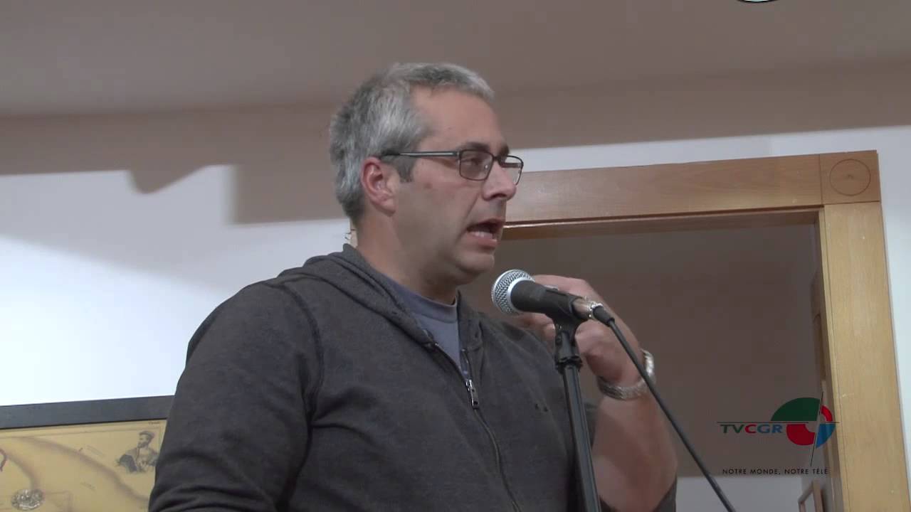 Bras de Fer entre le maire André Boudreau et les Bateliers de Percé - YouTube