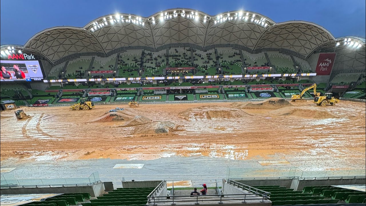 MONSTER JAM / MELBOURNE 2024 / AAMI PARK / SHOW 2 - YouTube