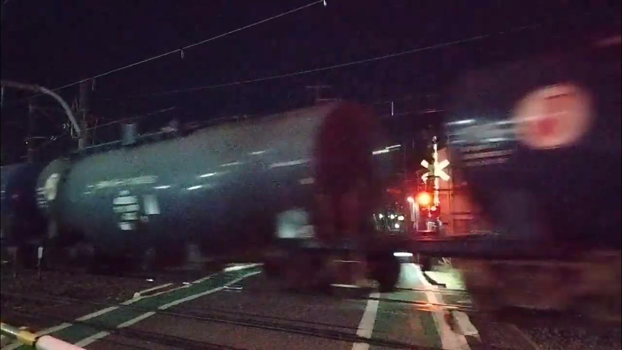 8461レ EF210-112+タキ10B - YouTube