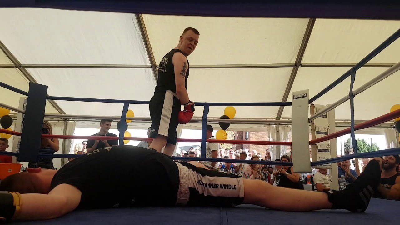 Boxer with Cerebral Palsy lives his dream in the boxing ring - YouTube