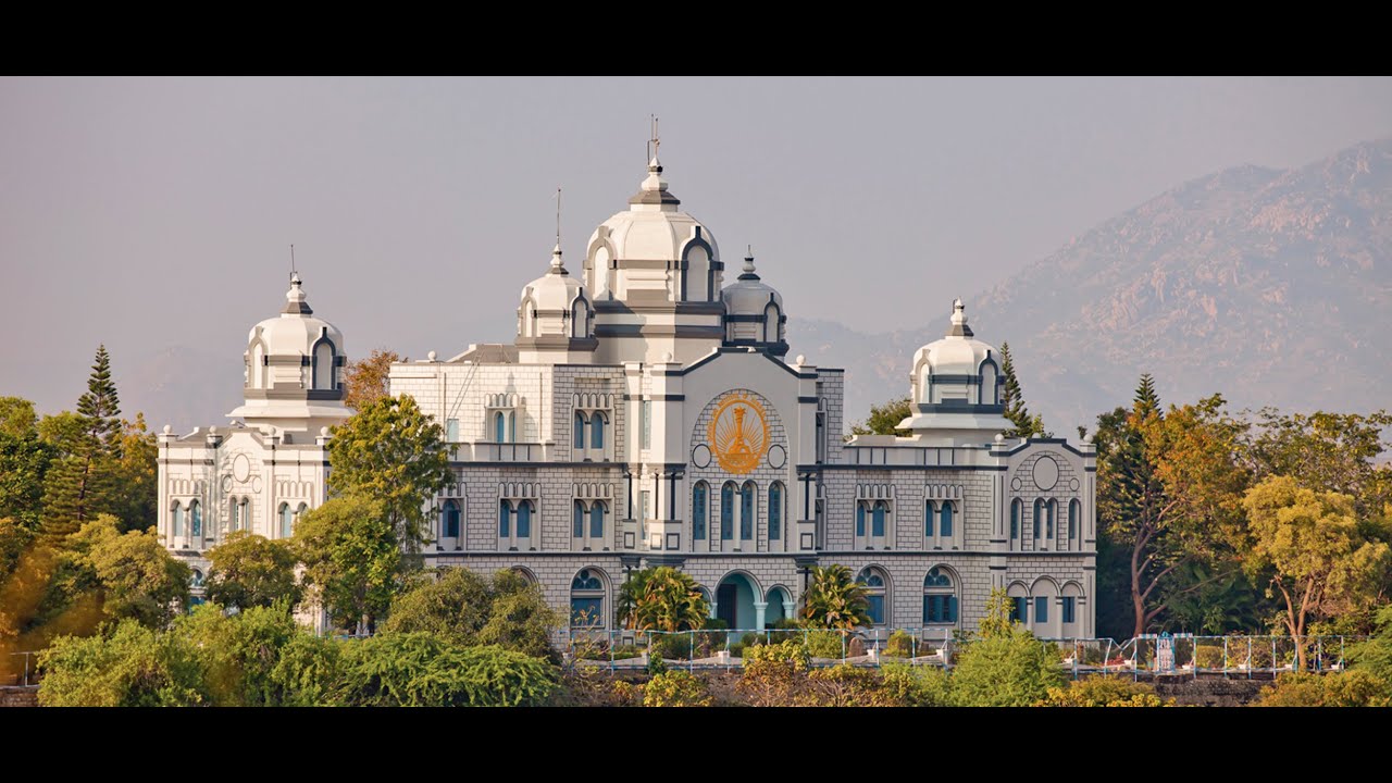 SSSIHL - A modern Gurukula - YouTube