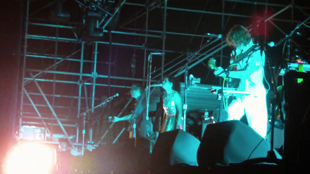 Sprawl II - Arcade Fire - Suburbs - YouTube