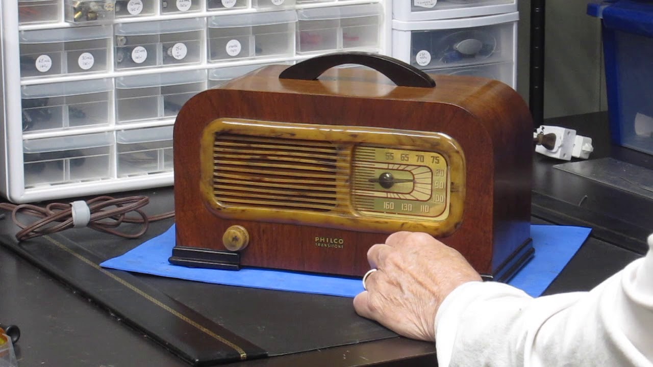 1941/42 Philco Transitone AM Radio - YouTube