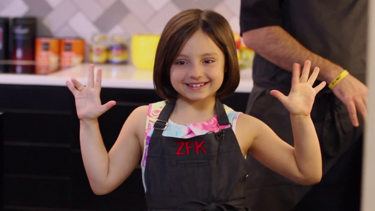 Anzac Day biscuits with little Chef IndiRae and Exec Chef Chris Bonello ...