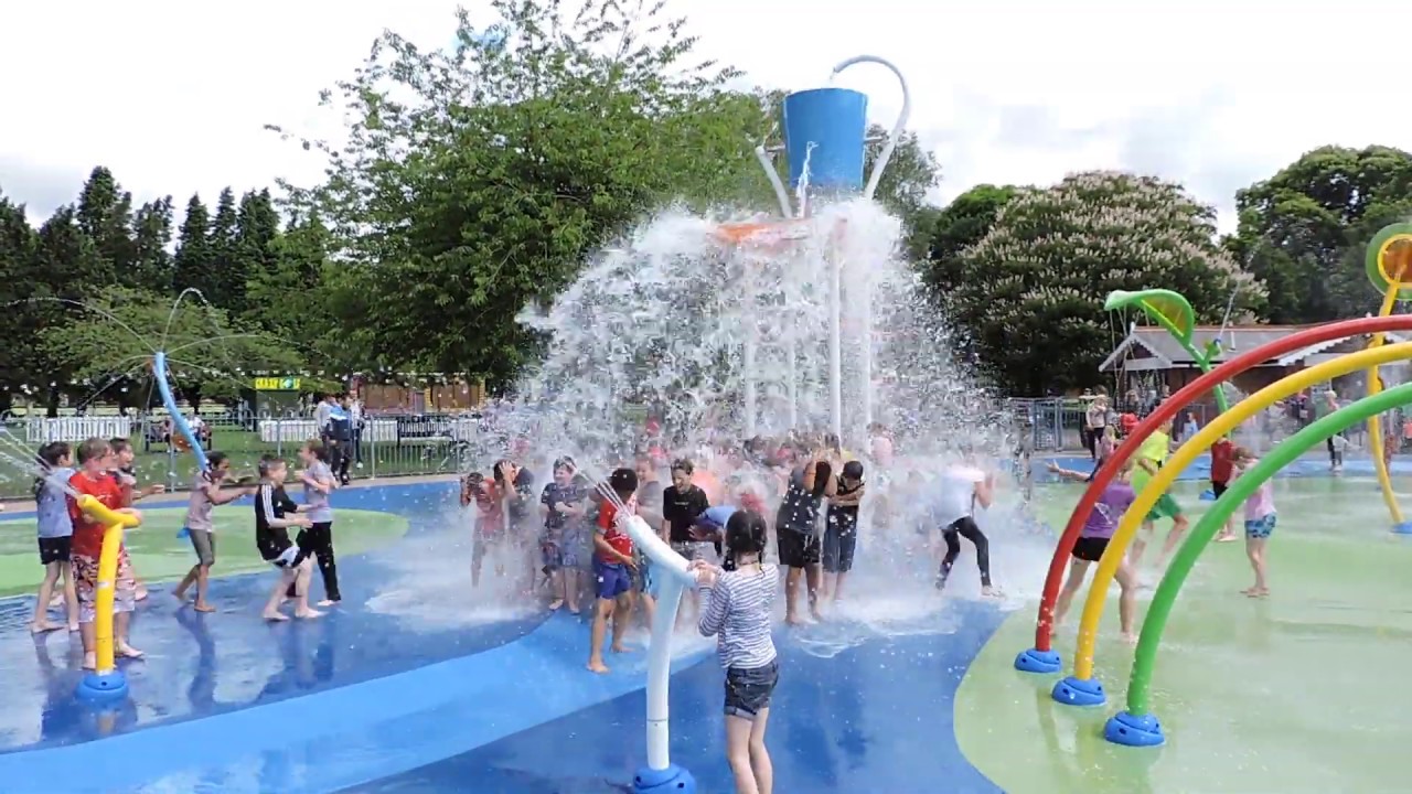 VICTORIA PARK SPLASHPAD - YouTube