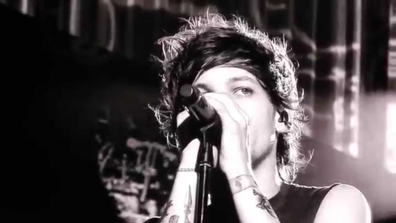 One Direction ~ Through The Dark (8-19-14) - YouTube