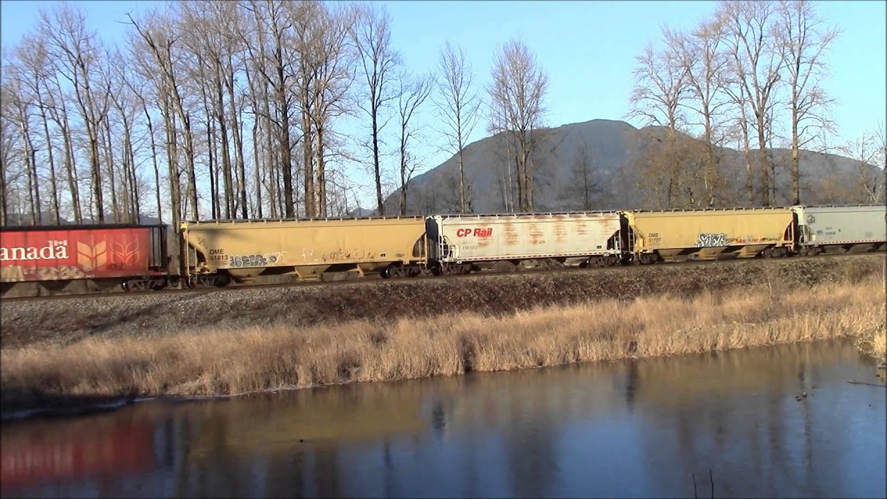 CP 9642 West (Grain) W/ DPU @ Sumas Mtn. BC Canada 03DEC14 AC4400CW 9642 Leading - YouTube