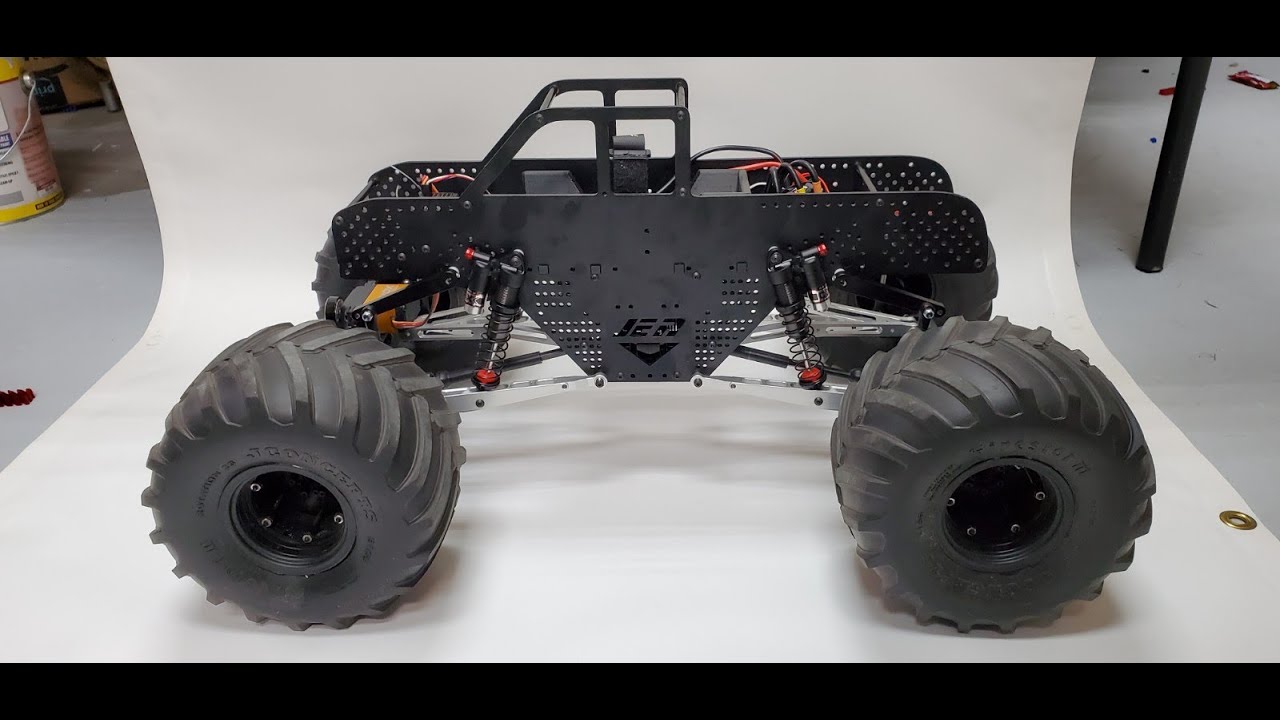 First good Monster Truck Bash with PERSES Chassis - YouTube