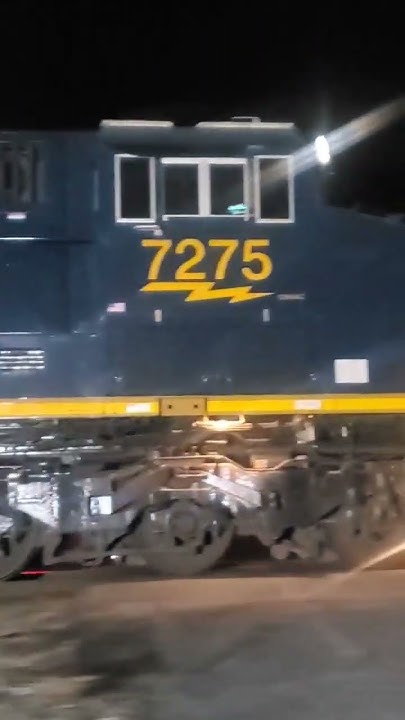 CSX Loud Train Horn from freshly painted #7275 - YouTube