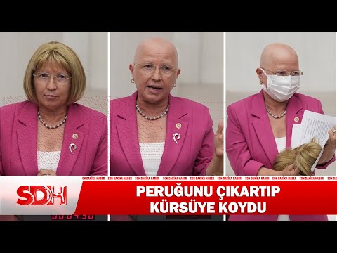 Peruğunu Çıkartıp Kürsüye Koydu! Meclis Ayakta Alkışladı