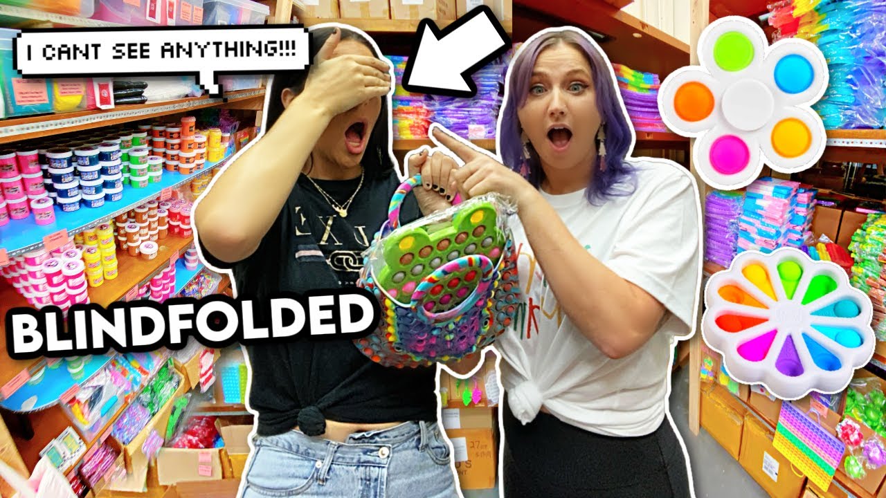 BLINDFOLDED FIDGET SHOPPING CHALLENGE at Fidget Headquarters! - YouTube
